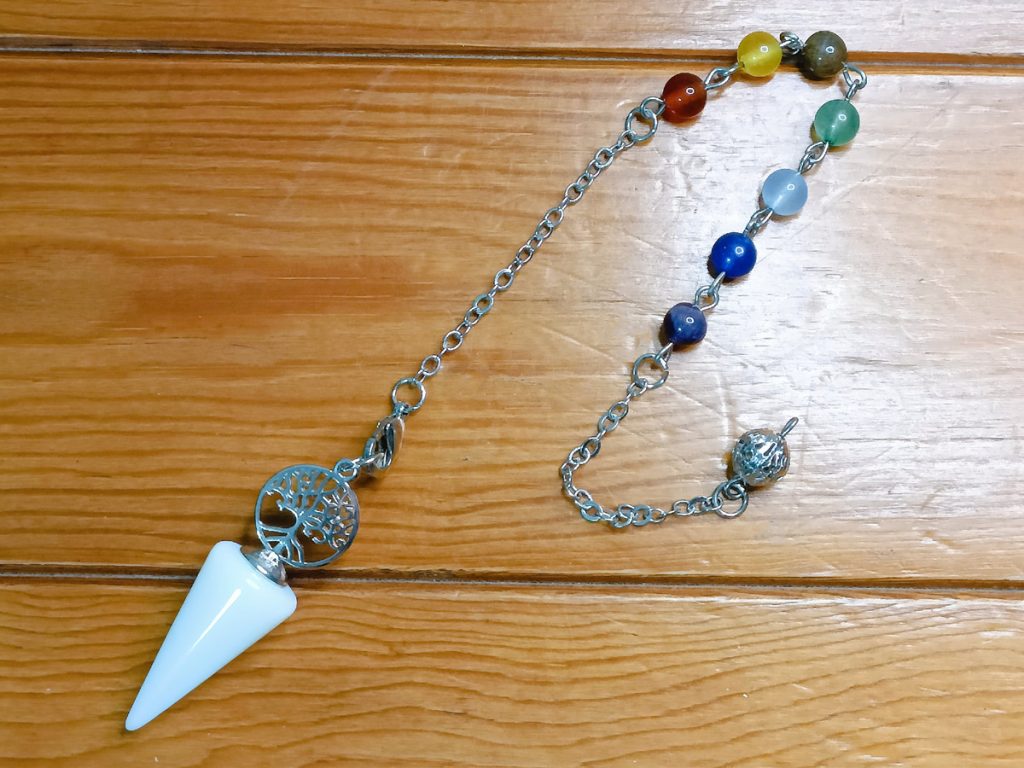 【Dowsing Pendulum】 Natural Stone Crystal Pendulum with Tree of Life and ...
